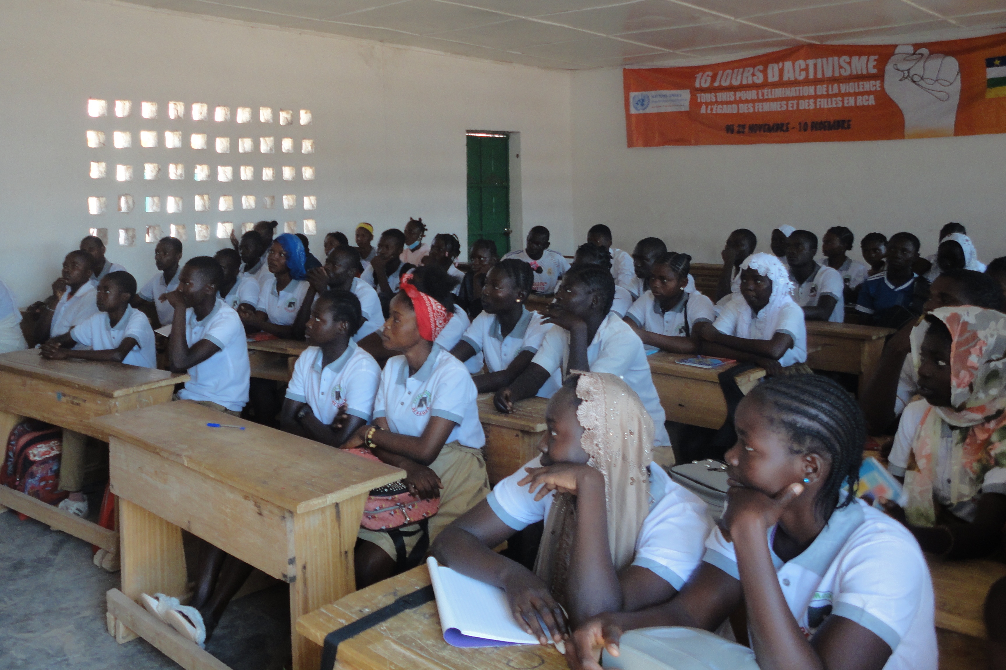 Centrafrique: les élèves des classes de CM2 composent le Certificat d ...