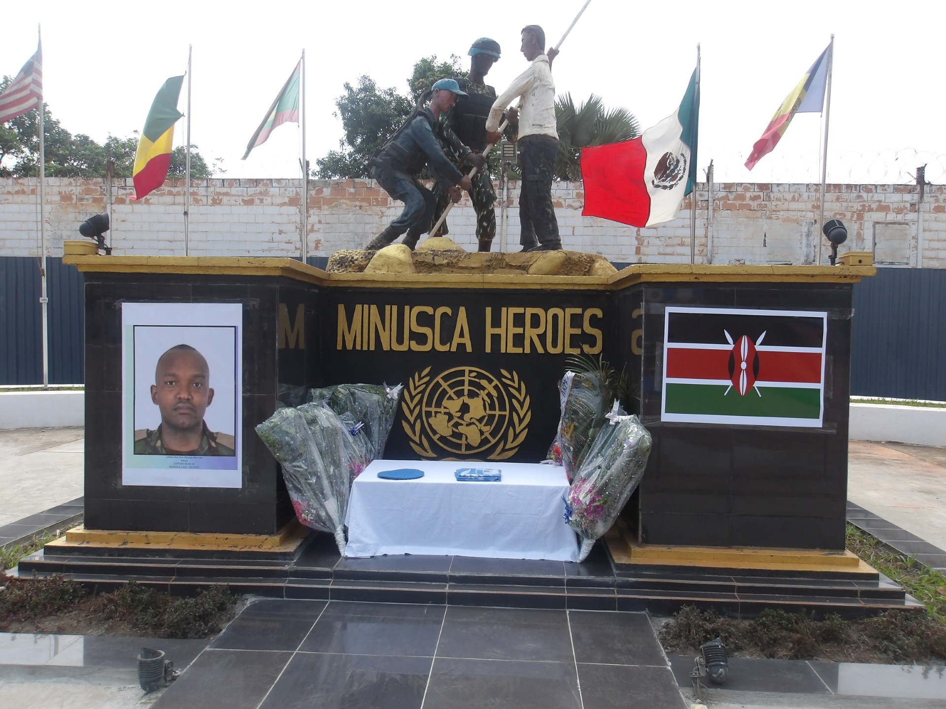 Centrafrique: la MINUSCA rend hommage au défunt commandant kényan Paul ...