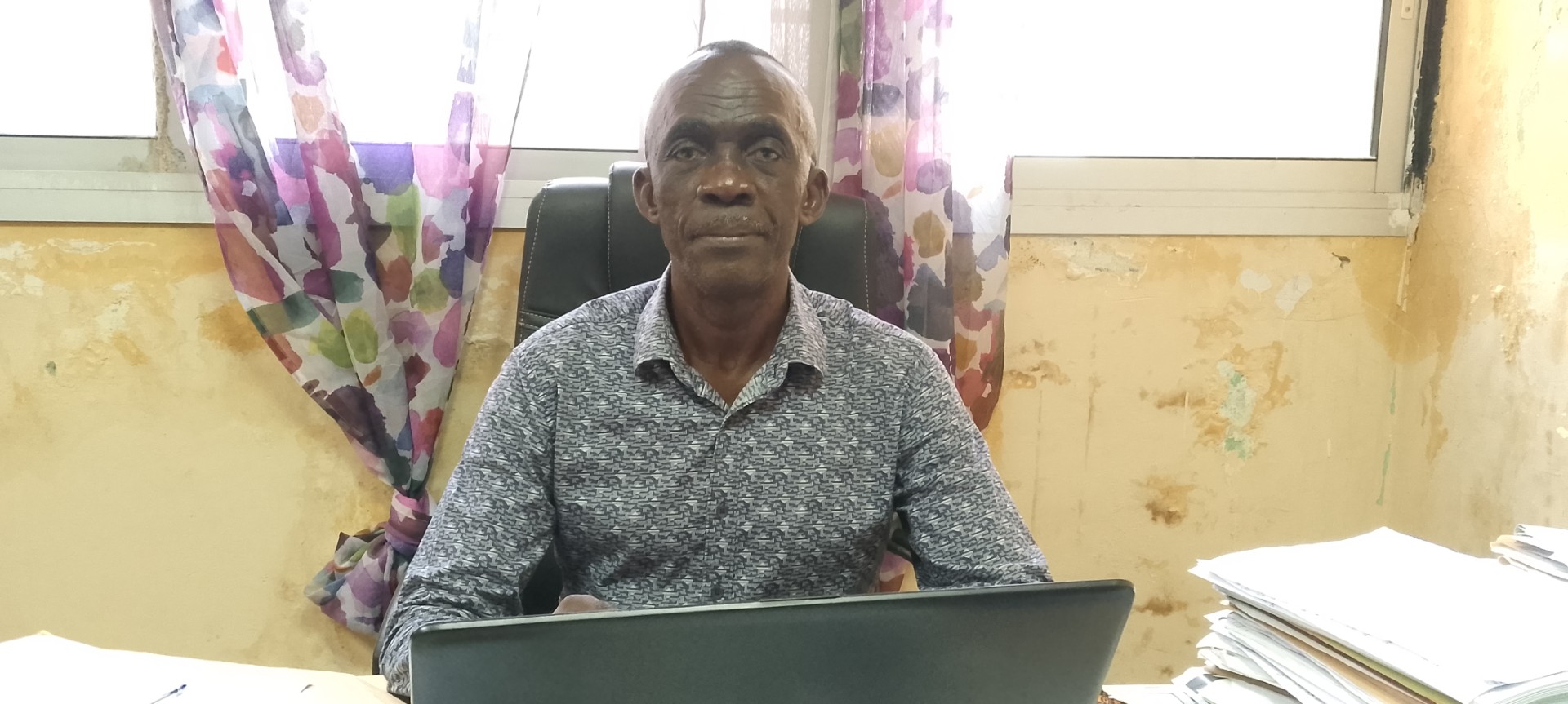 Professeur Leon Kobangue, président du comité médical du Centre ...